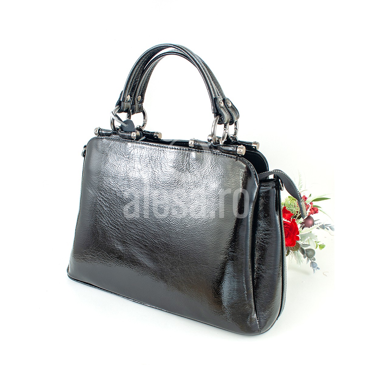 Poseta neagra din piele lac Malena