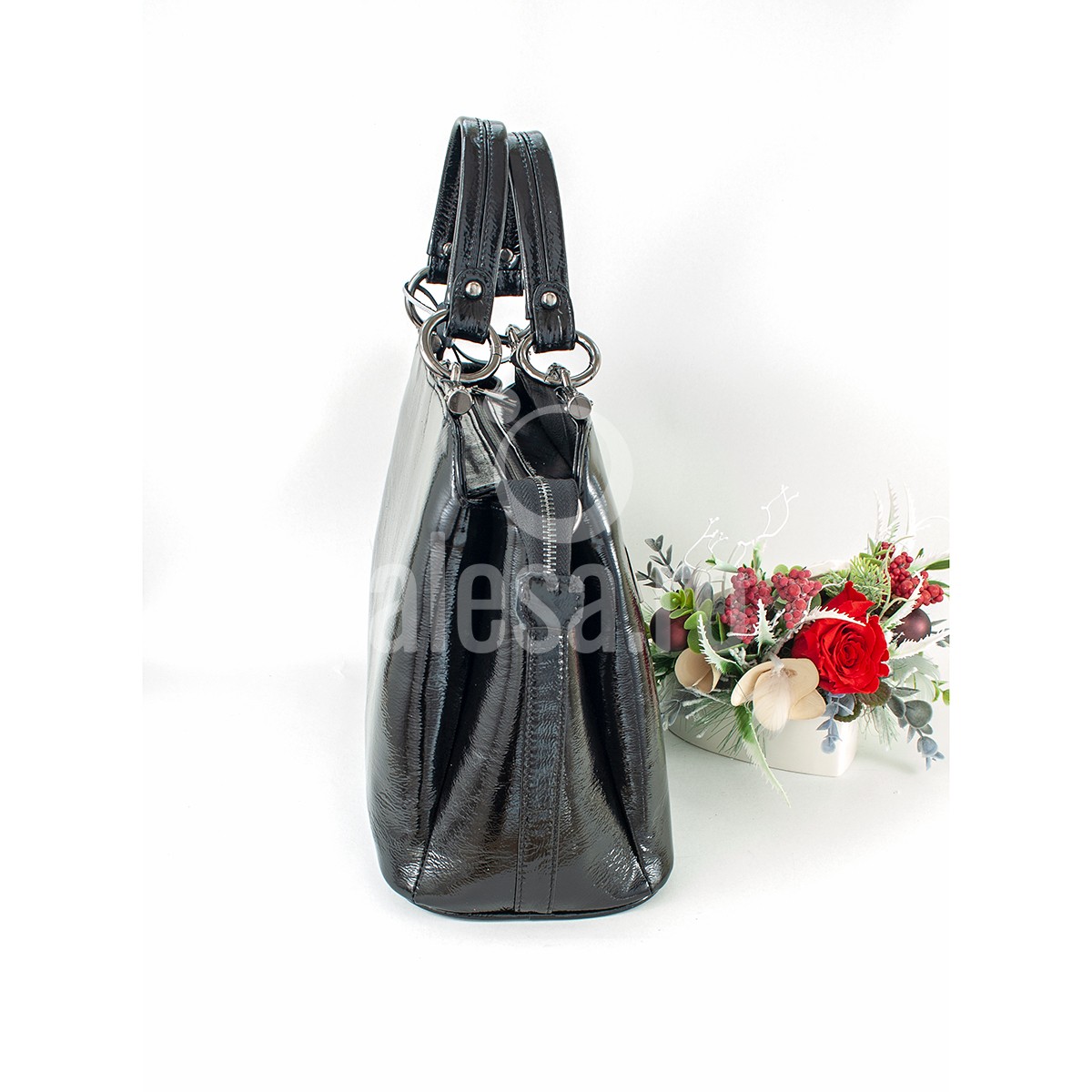 Poseta neagra din piele lac Malena